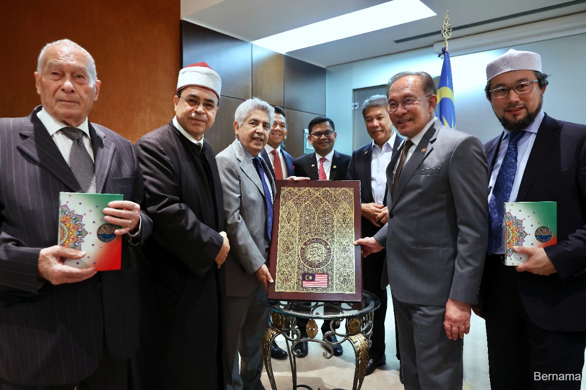 Anwar engages Muslim community in Rome